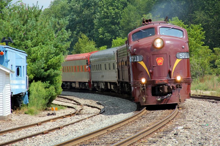 2500x1667 Pretty train - Coolwallpapers.me!
