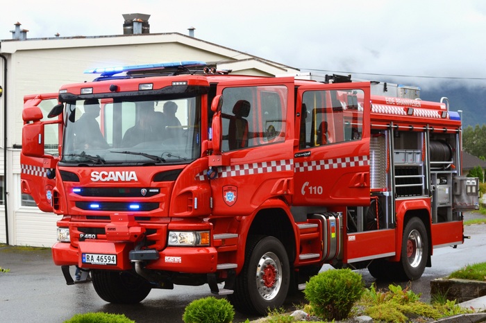 2560x1706 scania fire truck wallpaper for computer - Coolwallpapers.me!