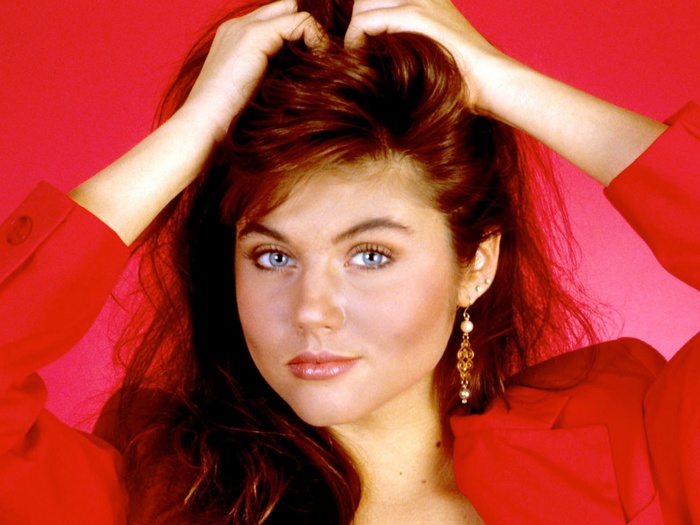1600x1200 tiffani thiessen wallpaper for computer - Coolwallpapers.me!
